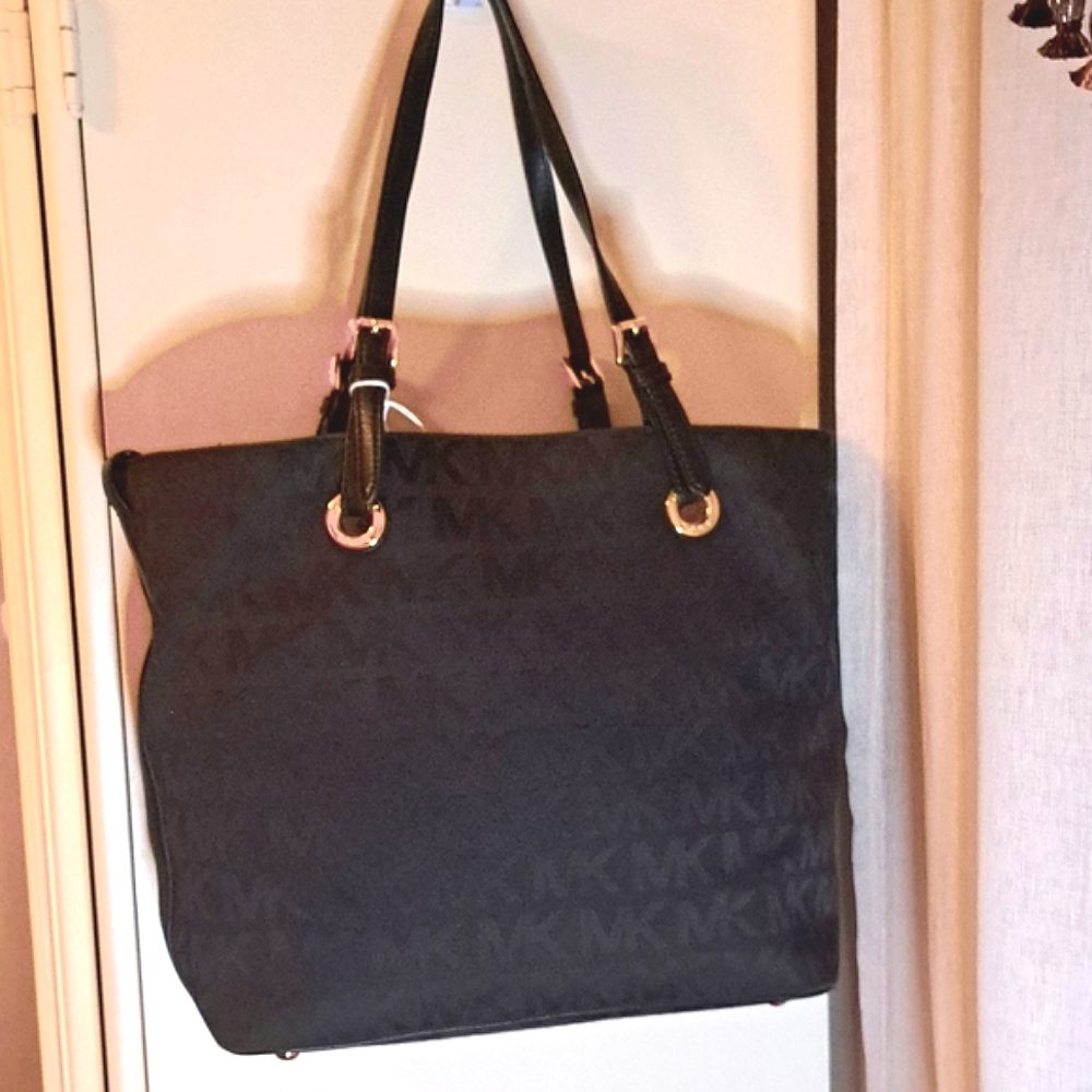 Sale Beautiful Michael Kors Signature Black Tote Exce… - Gem